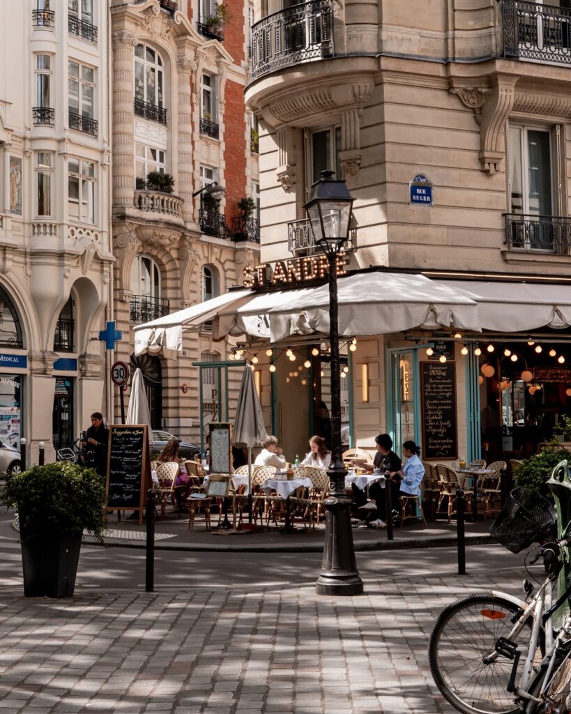 10 Romantic Things To Do In Paris For Couples - Family Off Duty